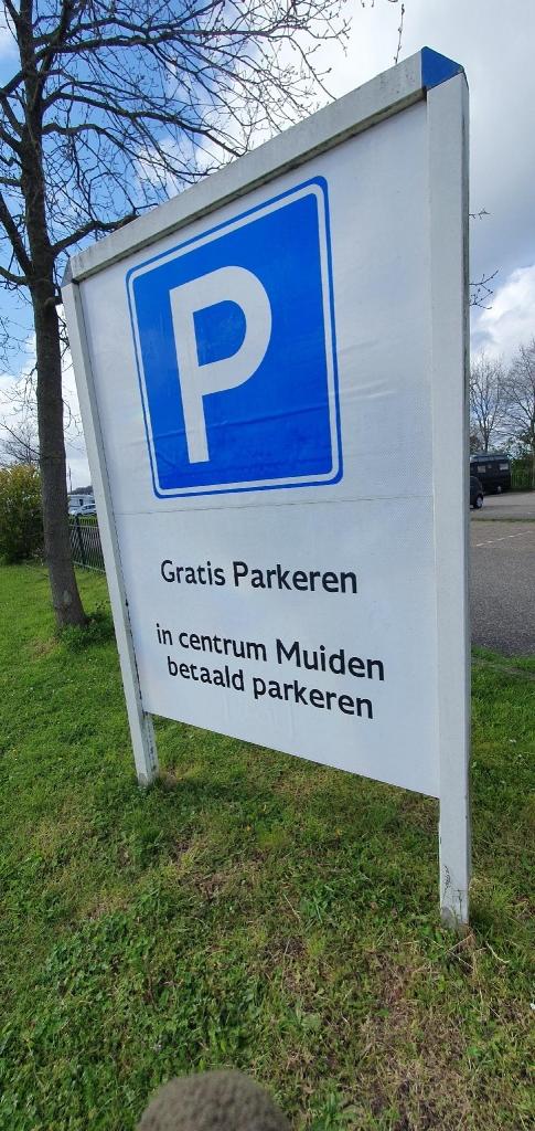 Muiden free parking